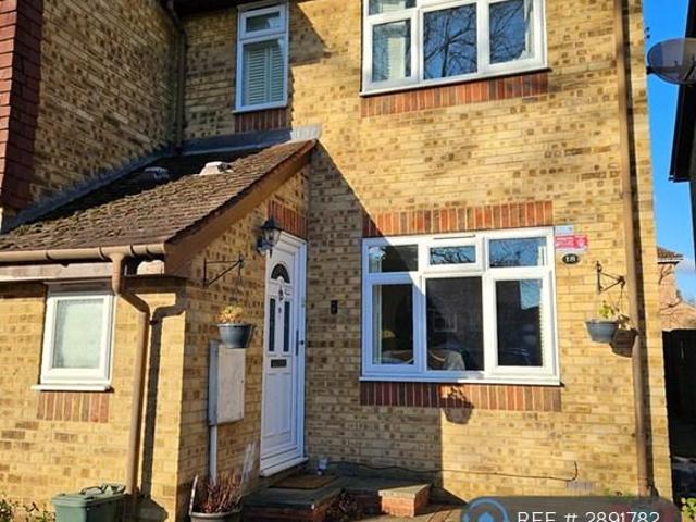 Clovelly Close, Pinner, HA5 3 bed end of terrace house to rent £2,400 pcm £554 pw