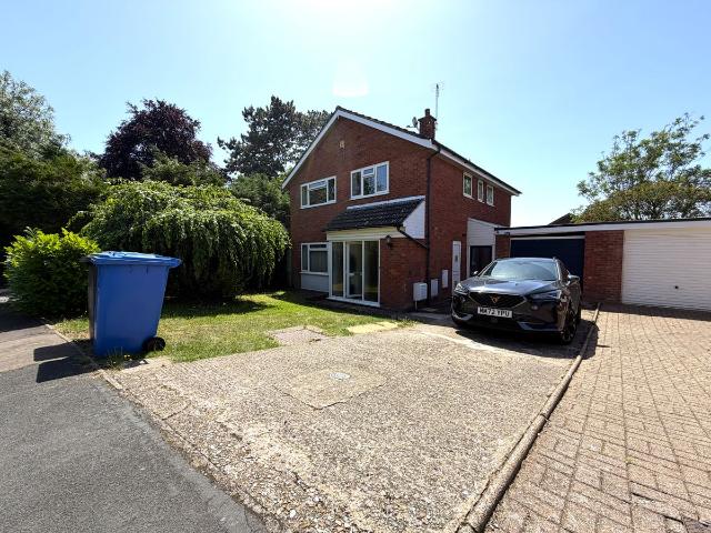 Clovelly Drive, Norwich NR6, 4 bed detached house to rent, £1,800 pcm | PrimeLocation