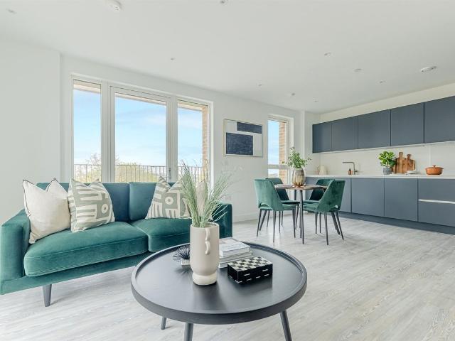 Clovelly Road, Hounslow TW3, 2 bed flat to rent, £2,250 pcm | PrimeLocation
