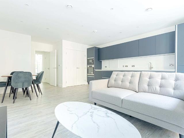 Clovelly Road TW3, 2 bed flat to rent, £2,150 pcm | PrimeLocation