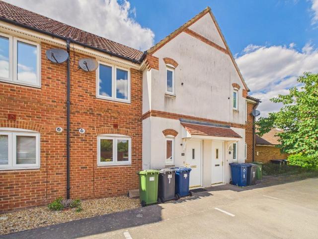 Clover Court, Peterborough PE7 3 bed terraced house to rent £1,220 pcm £282 pw