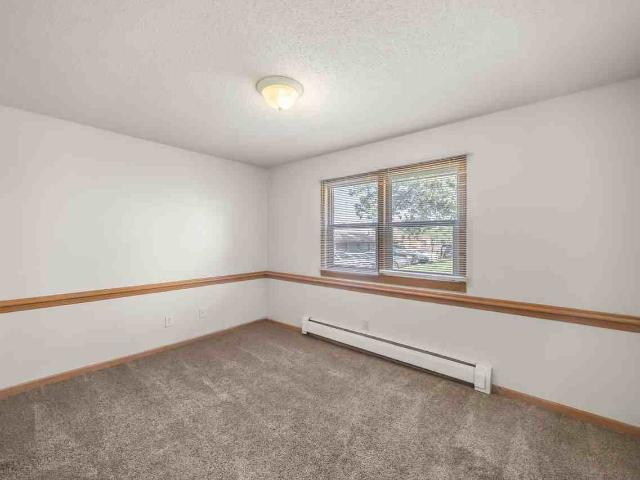 Clover Creek 1 Bedroom Apartment for Rent at 2901 Boston Ave, Des Moines, IA 50310 Prospect Park