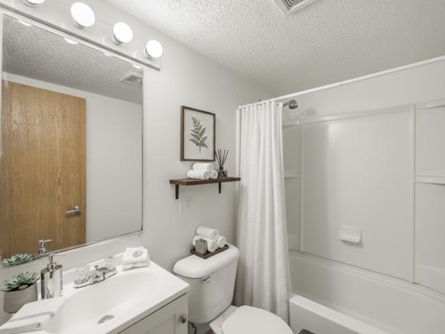 Clover Creek Studio Apartment for Rent at 2901 Boston Ave, Des Moines, IA 50310 Prospect Park