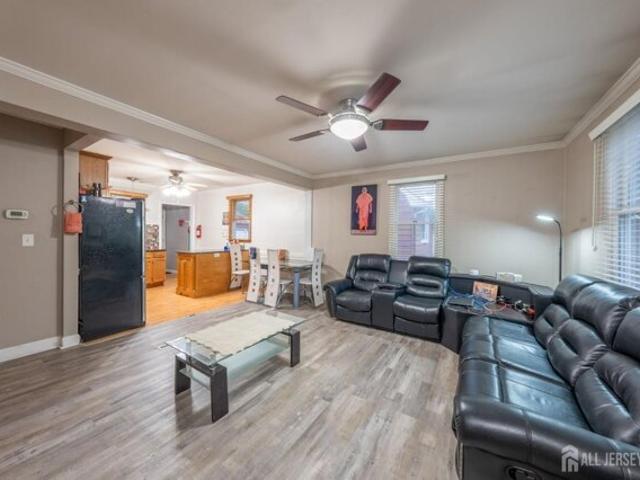 Clover Ave, Colonia, Home For Sale
