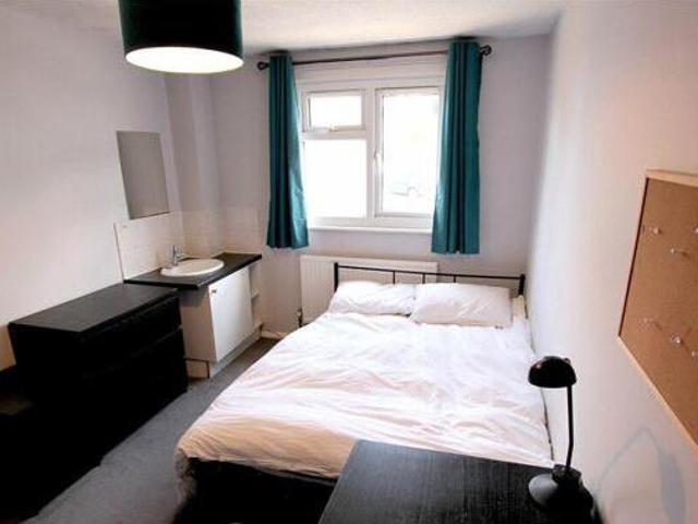 Clover Road, Guildford, 5 Bedroom Terraced