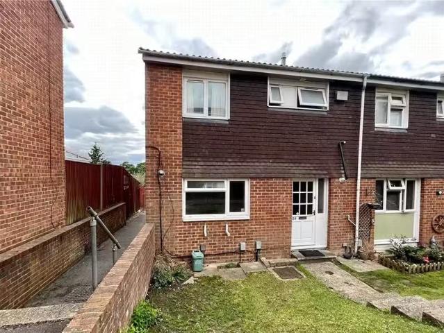 Clover Road, Guildford, Surrey, GU2 8EZ