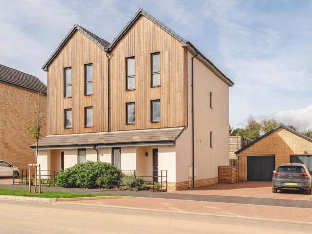 Clover Way, Bristol BS34 4 bed terraced house to rent £2,800 pcm £646 pw