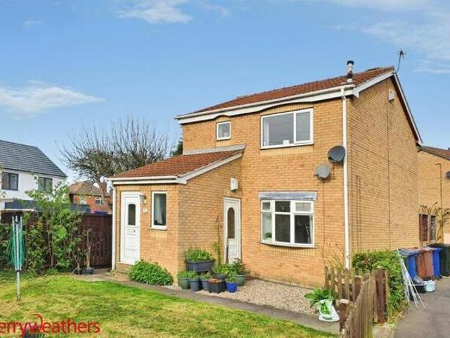 Cloverlands Drive, Staincross, 2 Bedroom Flat