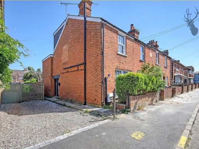 Cloverly Road, Ongar, CM5 3 bed semi detached house to rent £2,300 pcm £531 pw