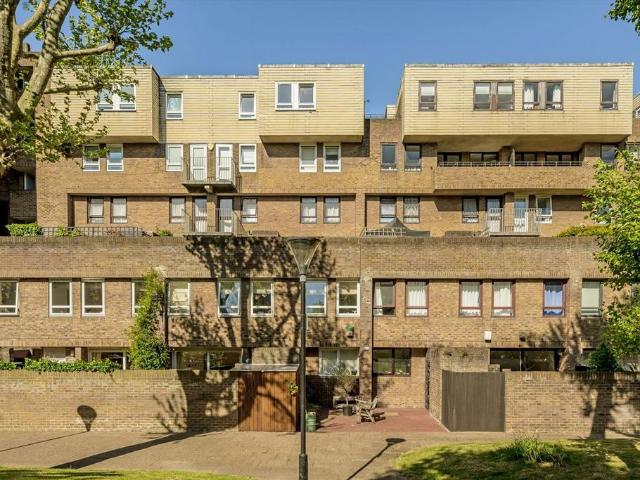 Cloysters Green, London E1W 2 bed flat to rent £2,450 pcm £565 pw