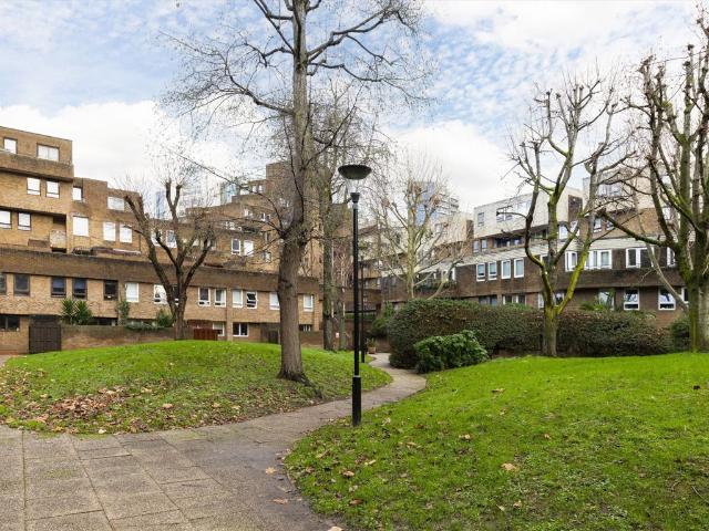 Cloysters Green, London E1W, 2 bed flat to rent, £2,700 pcm | PrimeLocation