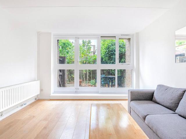 Cloysters Green, London 2 bed flat to rent £2,450 pcm £565 pw