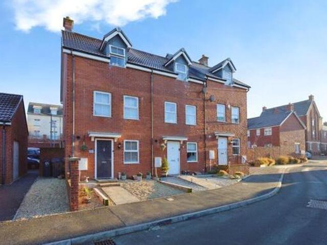 Cloatley Crescent, Royal Wootton Bassett, 3 Bedroom End