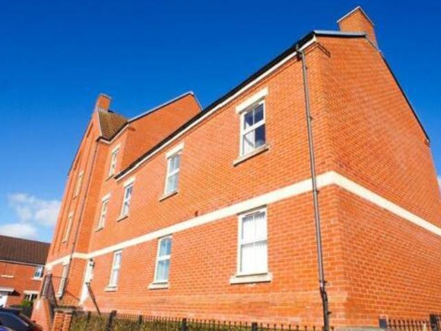 Cloatley Crescent, Royal Wootton Bassett, 2 Bedroom Flat