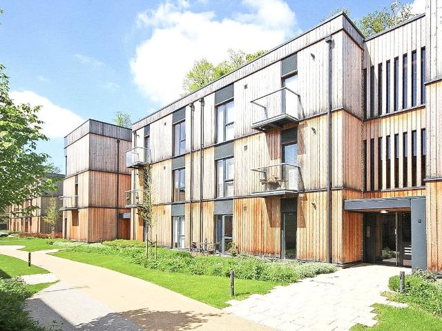 Clock House Gardens, Welwyn AL6, 2 bed flat to rent, £1,500 pcm | PrimeLocation
