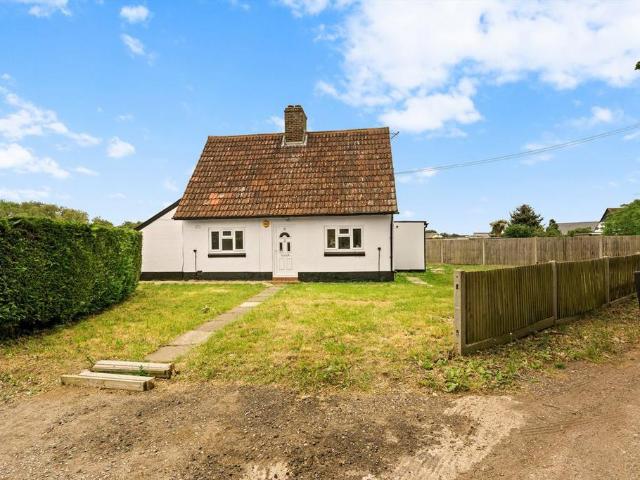 Clockhouse Lane, Ashford TW15 5 bed bungalow to rent £3,500 pcm £808 pw
