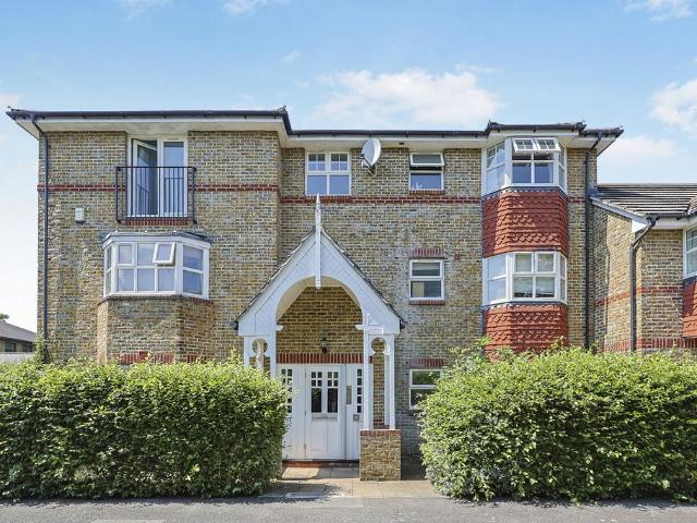 Clockhouse Place, Putney, SW15 2 bed apartment to rent £2,350 pcm £542 pw
