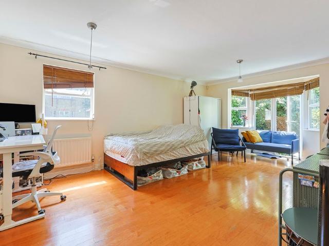 Clockhouse Place, Putney, SW15 2EL