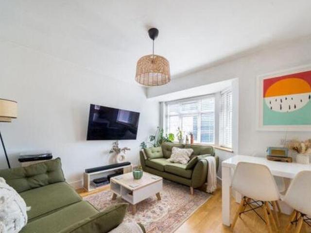 Cloister Road, Acton, 3 Bedroom Flat