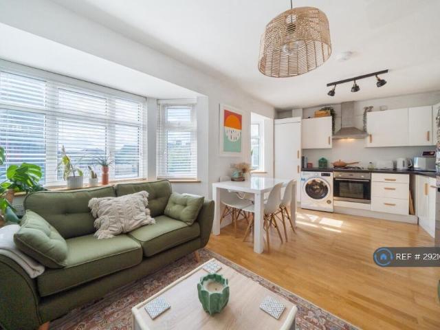 Cloister Road, London, W3 2 bed flat to rent £2,350 pcm £542 pw