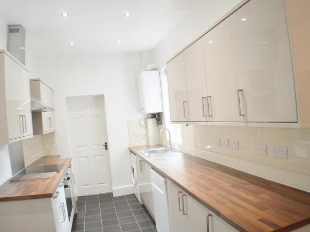 Cloister Street, Nottingham, NG7 4 bed detached house to rent £1,995 pcm £460 pw