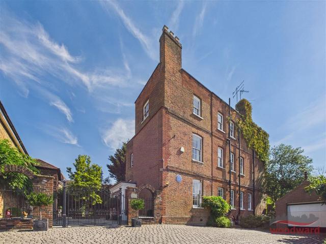 Clonmel Close, Harrow On The Hill HA2, 2 bed flat to rent, £1,800 pcm | PrimeLocation