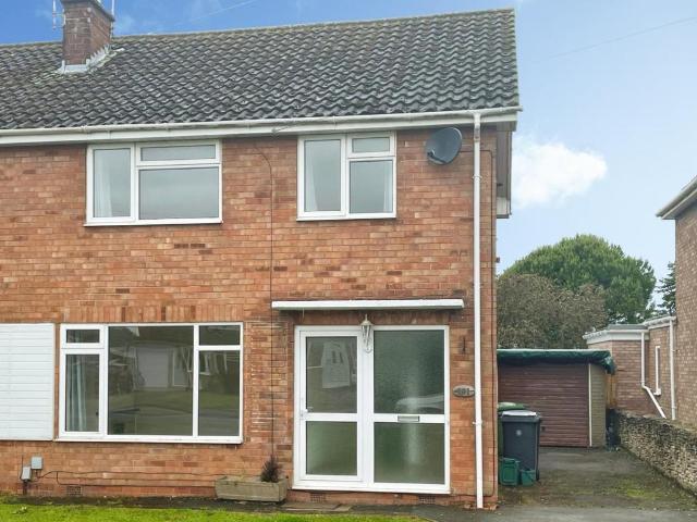 Clopton Road, Stratford upon Avon 3 bed semi detached house to rent £1,495 pcm £345 pw