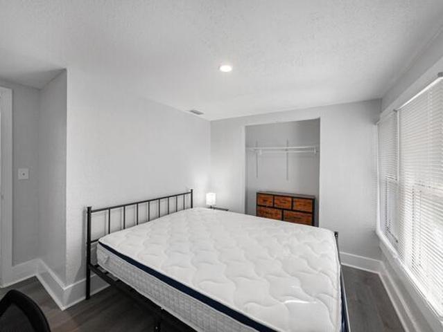 Close to Downtown and Near the Interstate! Nice Soft Mattress and High Speed Internet!