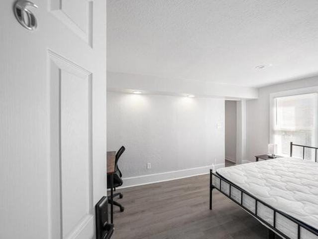 Close to Downtown and Near the Interstate! Nice Soft Mattress and High Speed Internet!