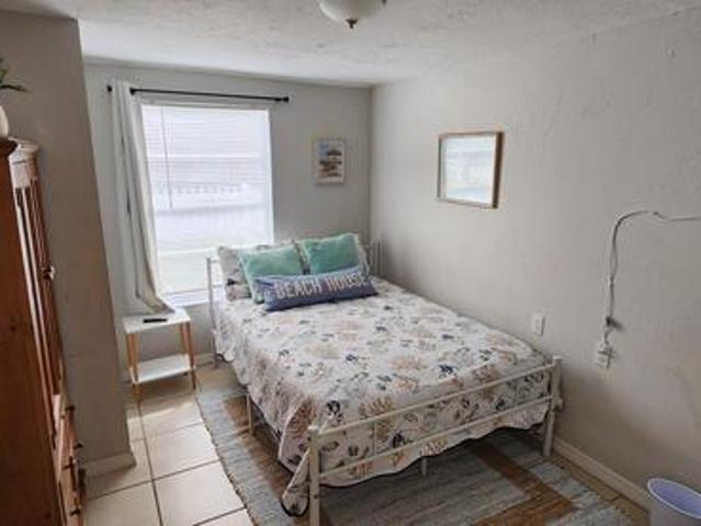 Close to downtown Bradenton Home, Walkable to bus stops