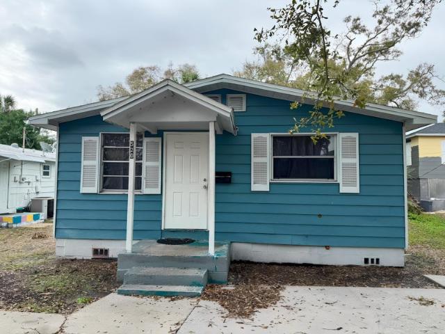 Close to downtown St Pete. Smart TV in Room. WiFi