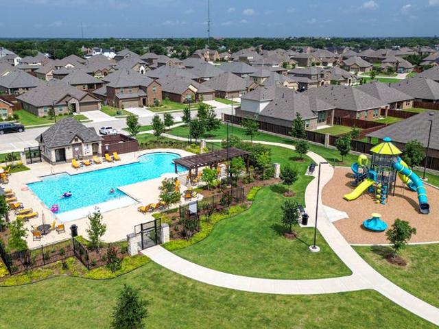 Close to malls, pools, PGBT, I 635, & hospitals
