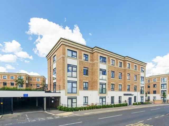 Claud Hamilton Way, Hertford 2 bed apartment to rent £1,600 pcm £369 pw