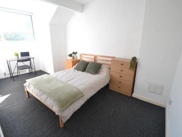 Claude Street, Nottingham NG7 4 bed terraced house to rent £1,525 pcm £352 pw