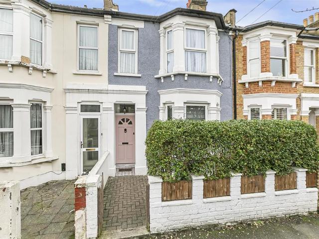 Claude Road, Leyton, London, E10 2 bed flat to rent £1,700 pcm £392 pw