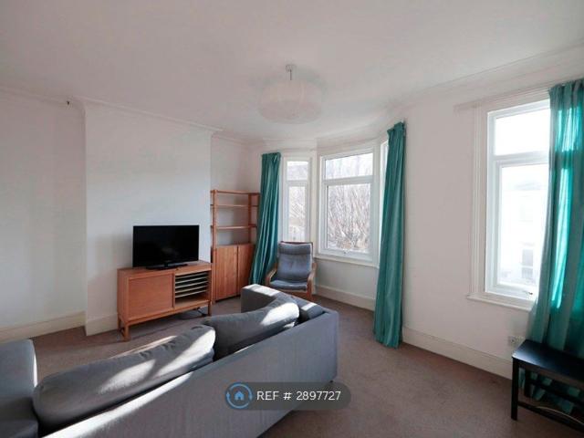 Claude Road, London E10, 2 bed flat to rent, £2,150 pcm | PrimeLocation