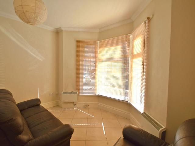 Claude Road, Roath CF24, 1 bed flat to rent, £850 pcm | PrimeLocation