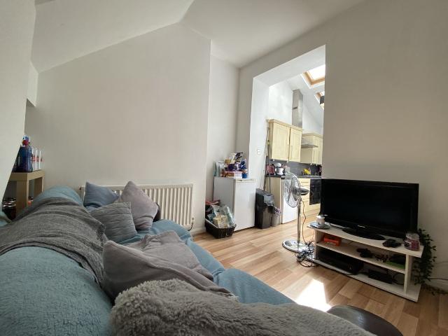 Claude Road, Roath CF24, 2 bed flat to rent, £1,000 pcm | PrimeLocation