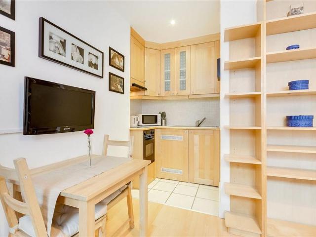Claverton Street, London SW1V Studio to rent £1,820 pcm £420 pw