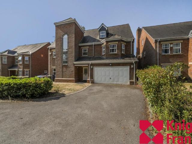 Claver Drive, Ascot, Berkshire SL5 5 bed detached house to rent £6,500 pcm £1,500 pw