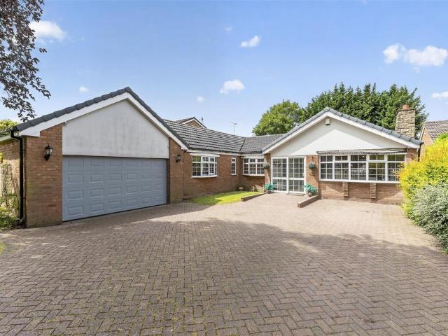Claverdon Drive, Sutton Coldfield B74 5 bed detached house to rent £4,000 pcm £923 pw