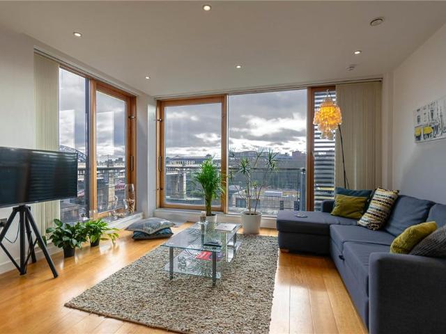 Clavering Place, Newcastle upon Tyne. 2 bed flat to rent £1,950 pcm £450 pw