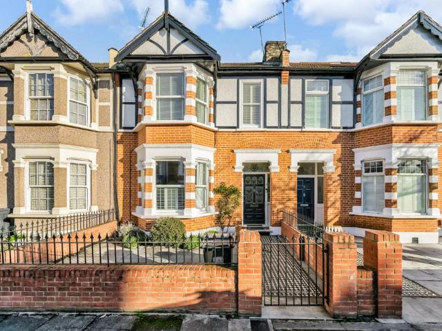 Clavering Road, Aldersbrook 3 bed terraced house to rent £3,100 pcm £715 pw