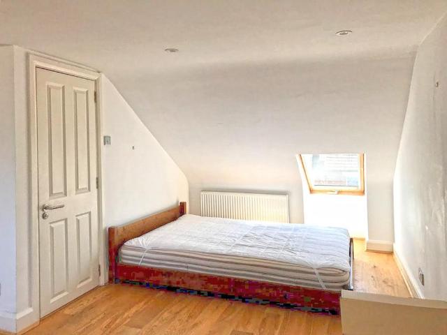 Claxton Grove, London, W6 3 bed flat to rent £3,325 pcm £767 pw