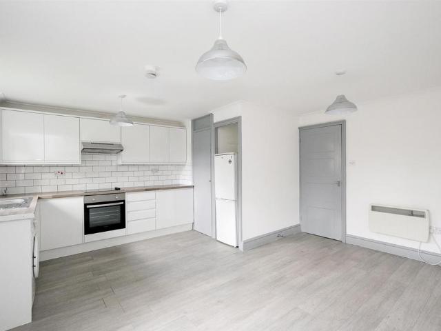 Clay Court, Waverley Road. 1 bed ground floor flat to rent £1,650 pcm £381 pw