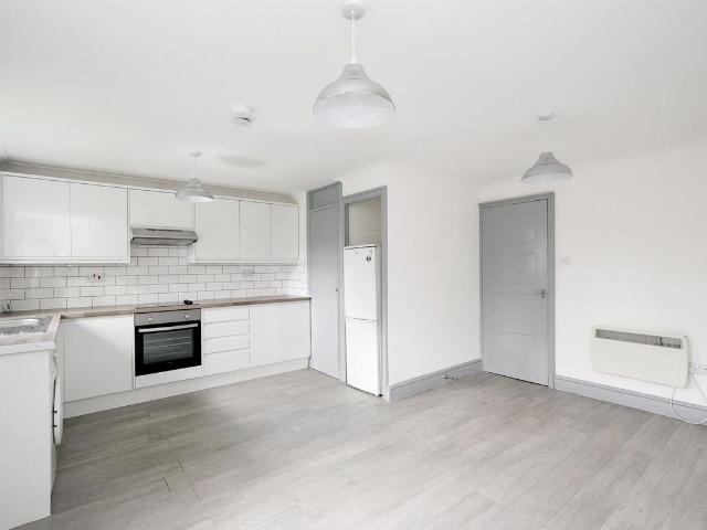 Clay Court, Waverley Road, Walthamstow E17, 1 bed flat to rent, £1,800 pcm | PrimeLocation