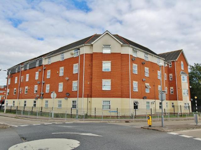 Clay Hill Road, Basildon, Essex, SS16 2 bed apartment to rent £1,350 pcm £312 pw