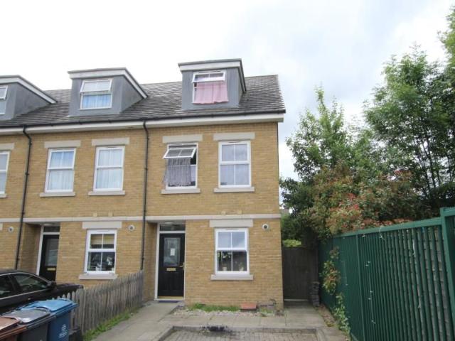 Clay Lane, Kenton HA3, 4 bed end terrace house to rent, £3,000 pcm | PrimeLocation