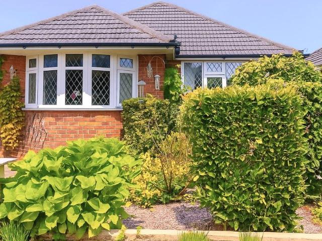 Clay Lane, Handforth, Wilmslow SK9, 2 bed bungalow to rent, £1,550 pcm | PrimeLocation