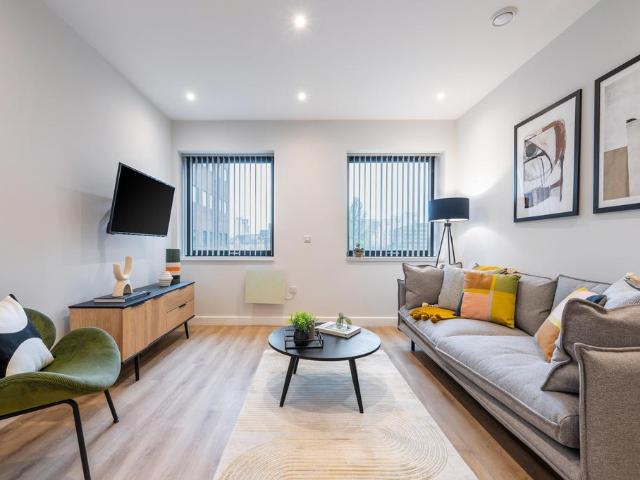 Clay, Salford Quays, M50 Studio to rent £1,090 pcm £252 pw